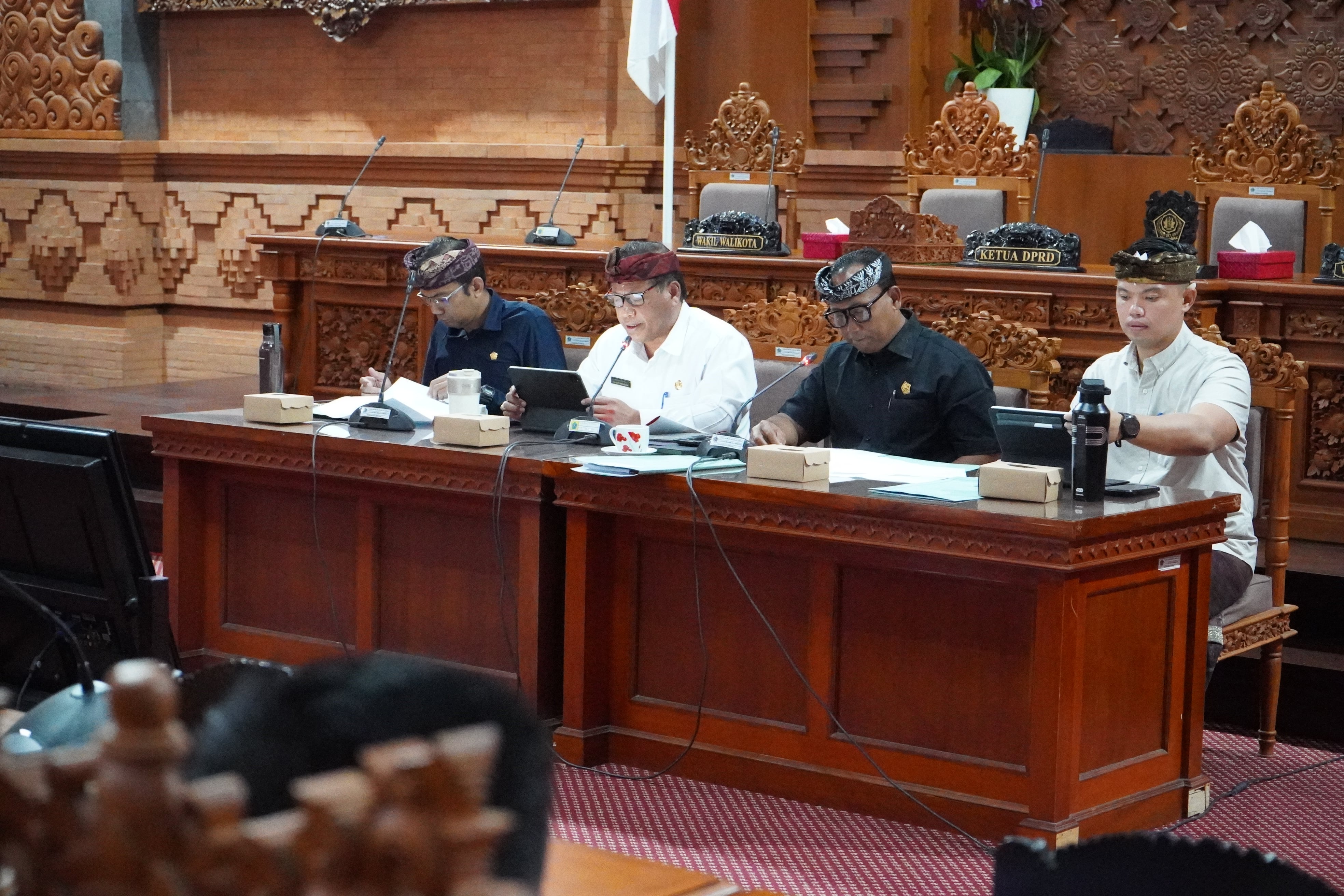 MASALAH SAMPAH MASIH JADI PR BERAT, DPRD KOTA DENPASAR DESAK DLHK ...